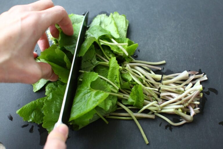 葉わさび（花わさび）の食べ方と下ごしらえ。辛味と香りを引き出すシンプルな方法 | やまでら くみこ のレシピ