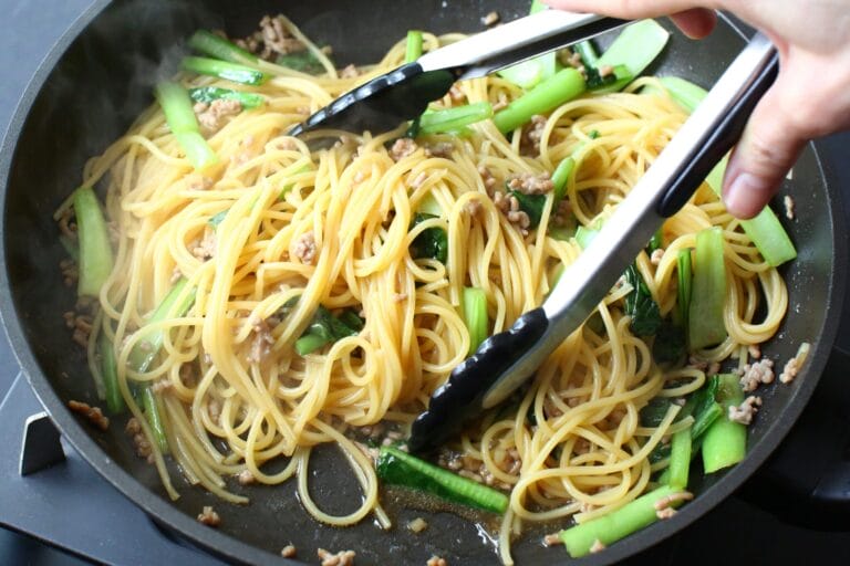 小松菜パスタのレシピ｜和風×ひき肉で大満足！簡単10分で完成 | やまでら くみこ のレシピ