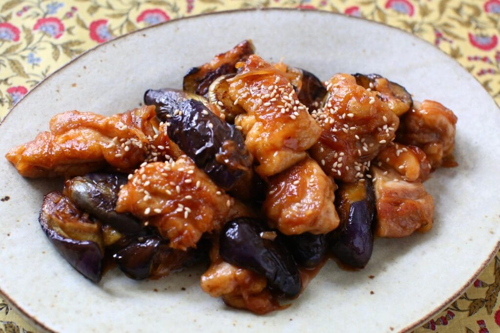 鶏肉となすの甘辛コチュジャン炒め｜ご飯がすすむしっかり味の人気おかず | やまでら くみこ のレシピ