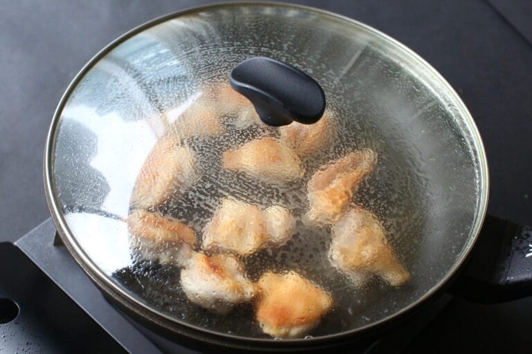 鶏肉となすの甘辛コチュジャン炒め｜ご飯がすすむしっかり味の人気おかず | やまでら くみこ のレシピ