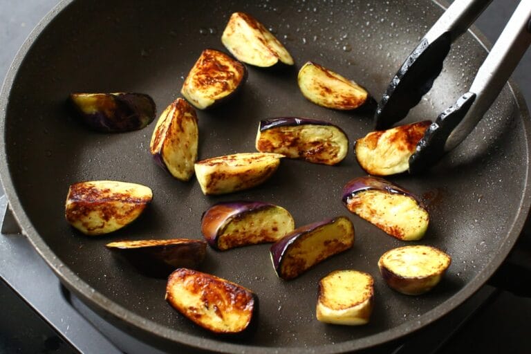 鶏肉となすの甘辛コチュジャン炒め｜ご飯がすすむしっかり味の人気おかず | やまでら くみこ のレシピ