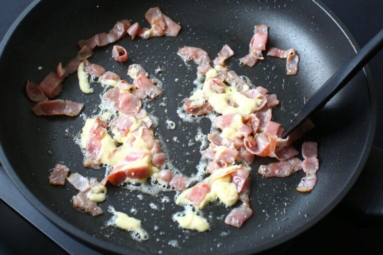 キャベツとしめじ炒め｜ベーコンとマヨネーズで旨味たっぷり簡単レシピ | やまでら くみこ のレシピ