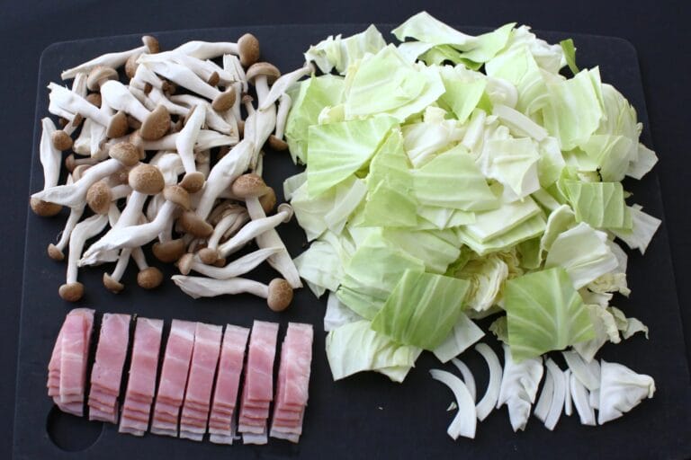 キャベツとしめじ炒め｜ベーコンとマヨネーズで旨味たっぷり簡単レシピ | やまでら くみこ のレシピ