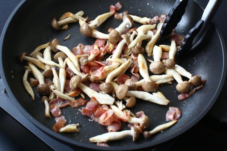 キャベツとしめじ炒め｜ベーコンとマヨネーズで旨味たっぷり簡単レシピ | やまでら くみこ のレシピ