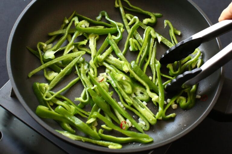 ピーマンえのき炒めのレシピ｜クセなく食べやすいナンプラー仕立て | やまでら くみこ のレシピ